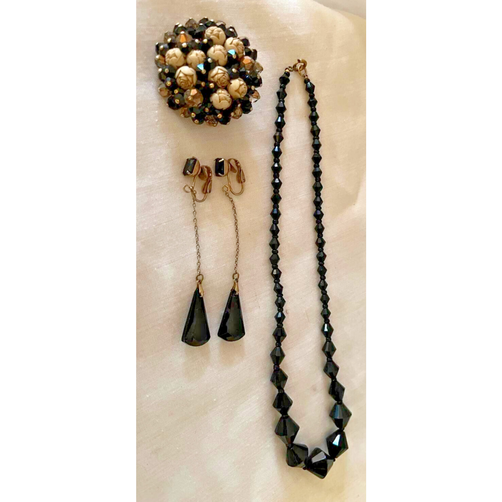 Vintage Art Deco faceted Jet Black Glass graduating n… - Gem