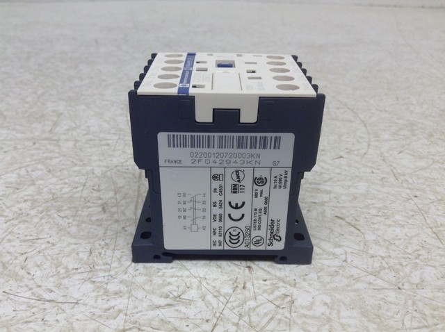 Telemecanique CA2KN22G72 120 VAC Coil Control Relay CA2KN 22G72 CA2KN22 ...