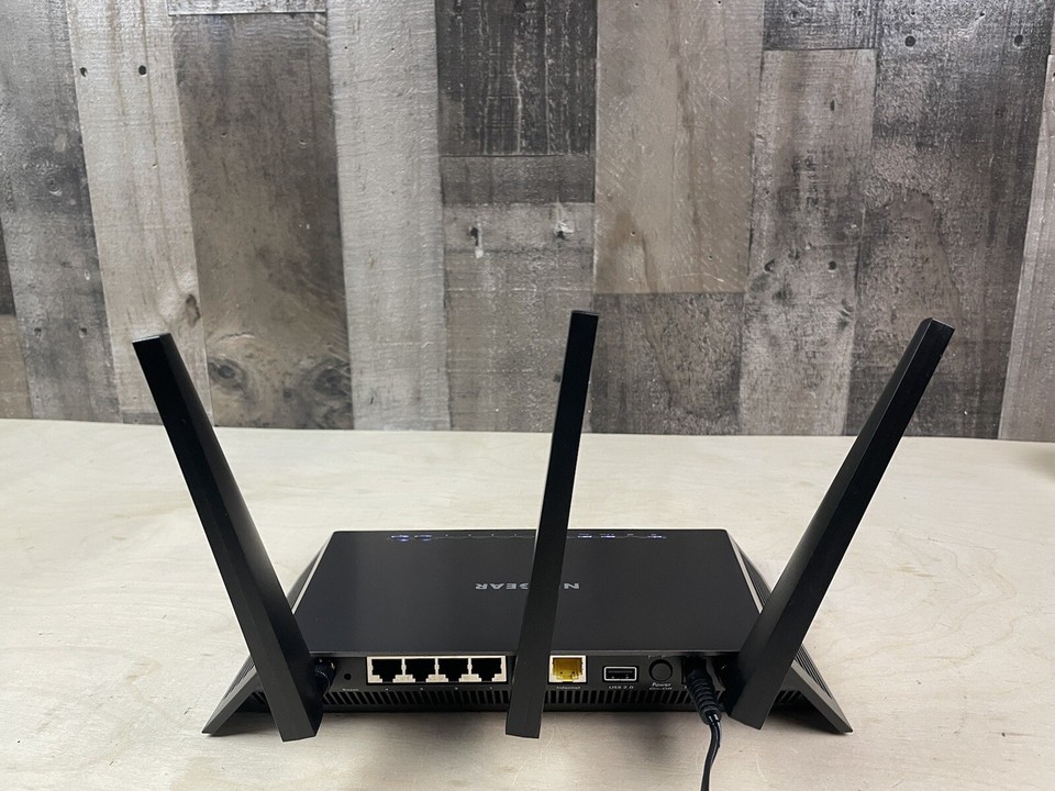 NETGEAR R7000 Nighthawk AC1900 Dual Band Wi-Fi Gigabit Router 2.4GHZ ...