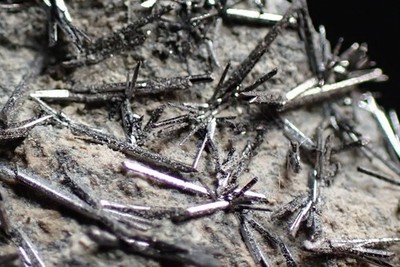 SELENIUM * FINE CRYSTALS ON MATRIX * VERY RARE ! Radvanice, CZECH ...