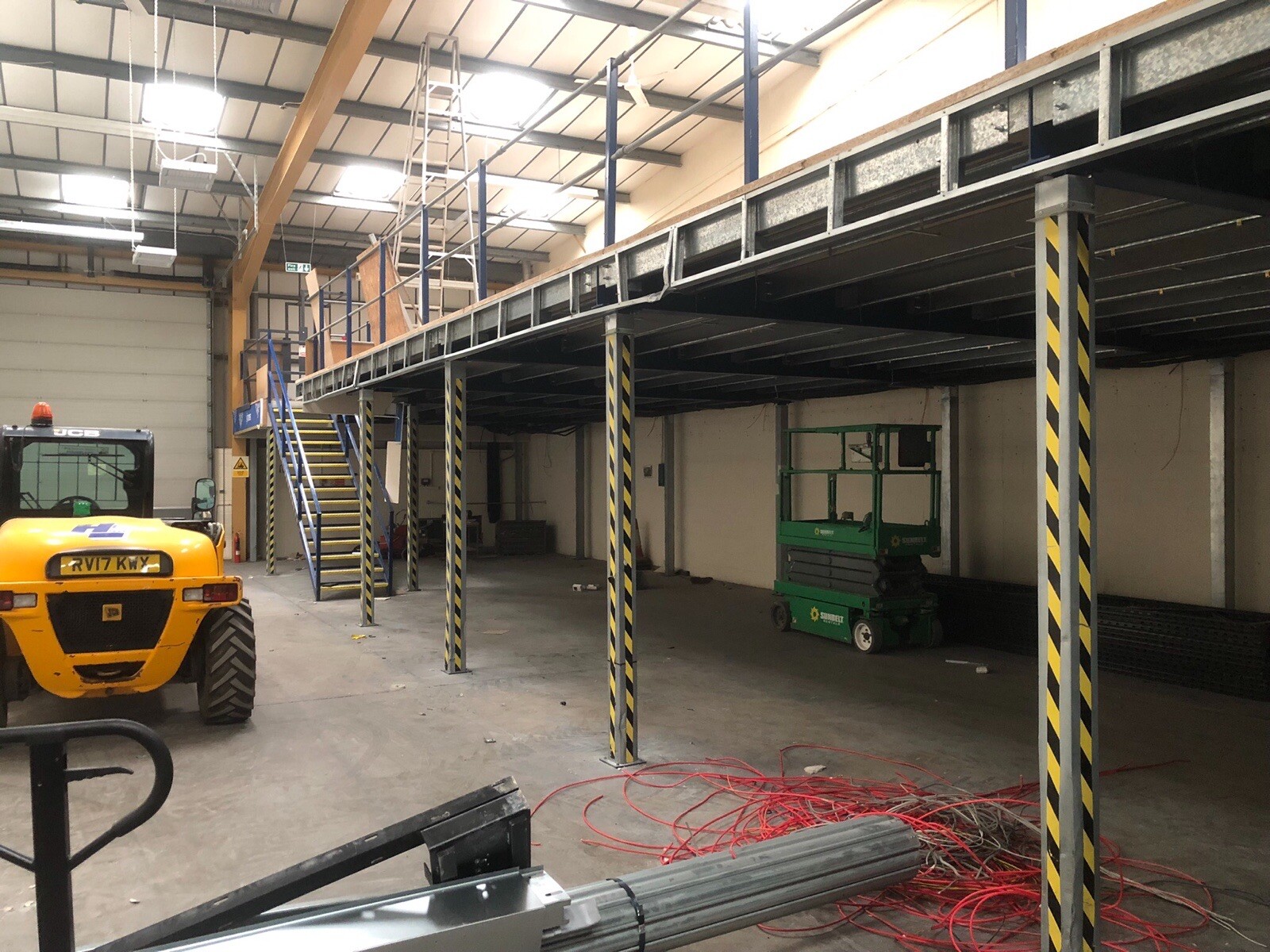 Mezzanine Floor 6m x 20m, 6m x 4m Grids 2.8 Heigh Mezz Purlins RSJ ...