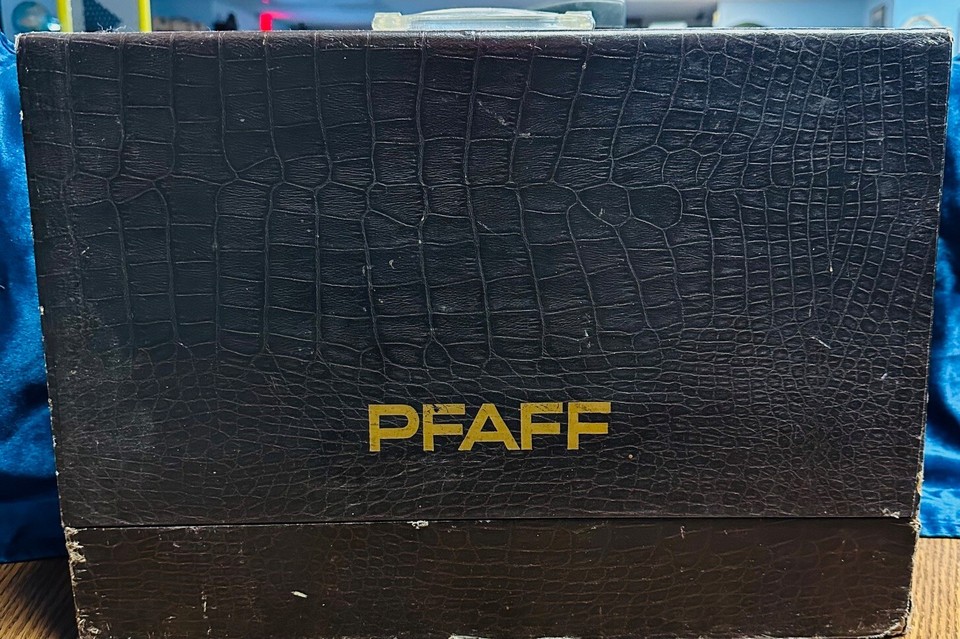 👀 Vintage 1950's PFAFF 6 Sewing Machine With Case, Runs, Light Works ...