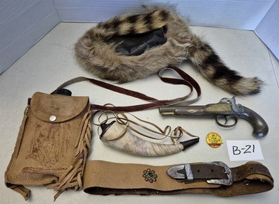#1950s-60s DAVY CROCKETT / DANIEL BOONE CHILD SIZE COON SKIN CAP AND ...