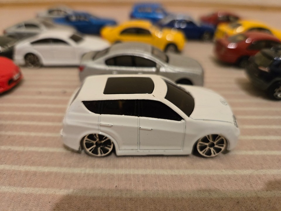 Metal toy cars bundle, very good condition, a gift will be added with ...