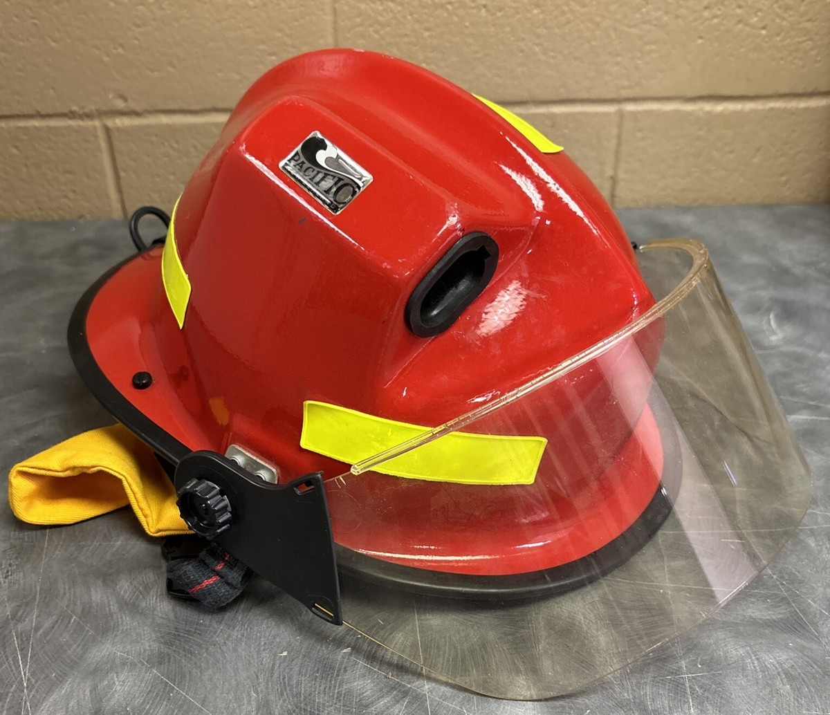 Wallpaper Fdny Red Shield Custom Red Fire Hats W/ Red Line Flag And