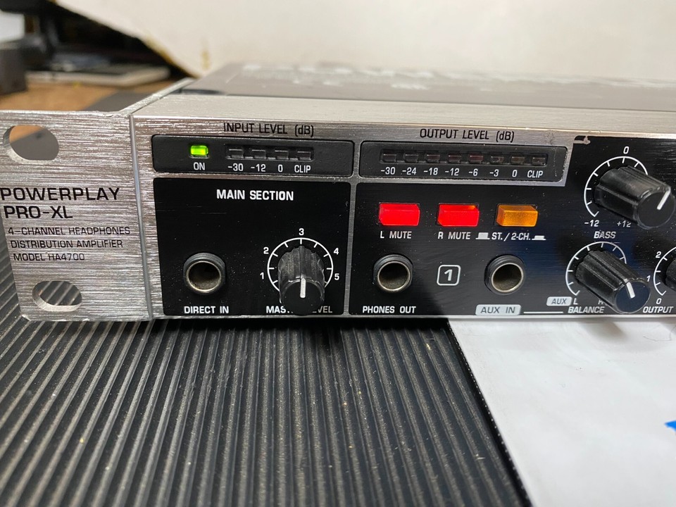 Behringer HA4700 Powerplay Pro-XL 4-Channel Headphone Distribution ...