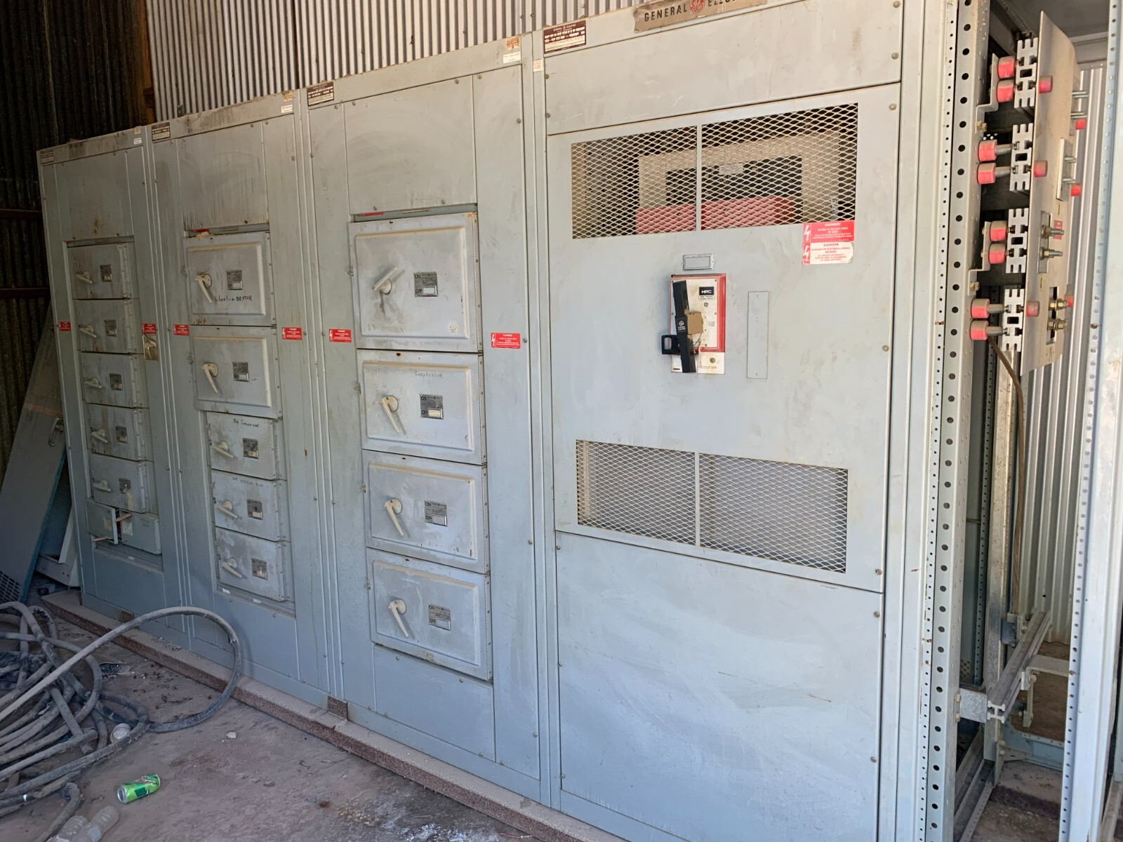 3000A GENERAL ELECTRIC AV-2 SWITCHGEAR 3000A MAIN BREAKER W/480V 3 ...