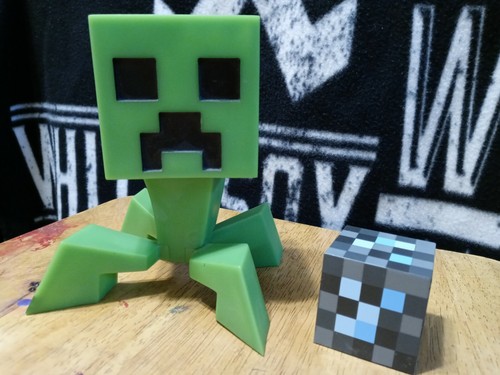 Minecraft Jinx Creeper 6" Vinyl Action Figure with Diamond Ore Block | eBay