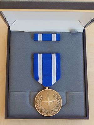 MARINE CORPS & FLEET MARINES MEDAL & RIBBON SET NATO ISAF W/ BAR NEW IN ...