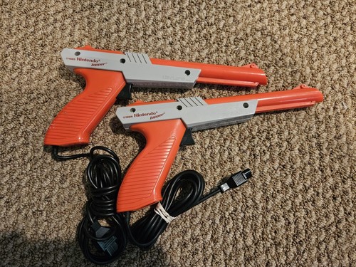 Set of 2 Authentic NES 1985 Nintendo Zapper Controller Duck Hunt Gun ...