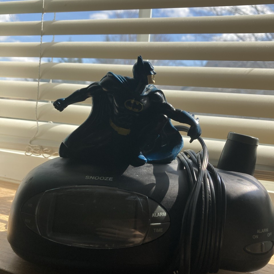 Batman Alarm Clock w Bat-Signal Valdawn Digital Projector - Tested ...