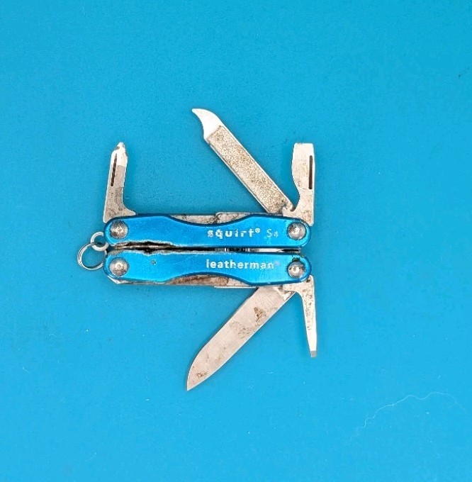 Leatherman Squirt S4 Multi-Tool, Key Ring, BLUE! *DAMAGED HANDLE / WELL ...