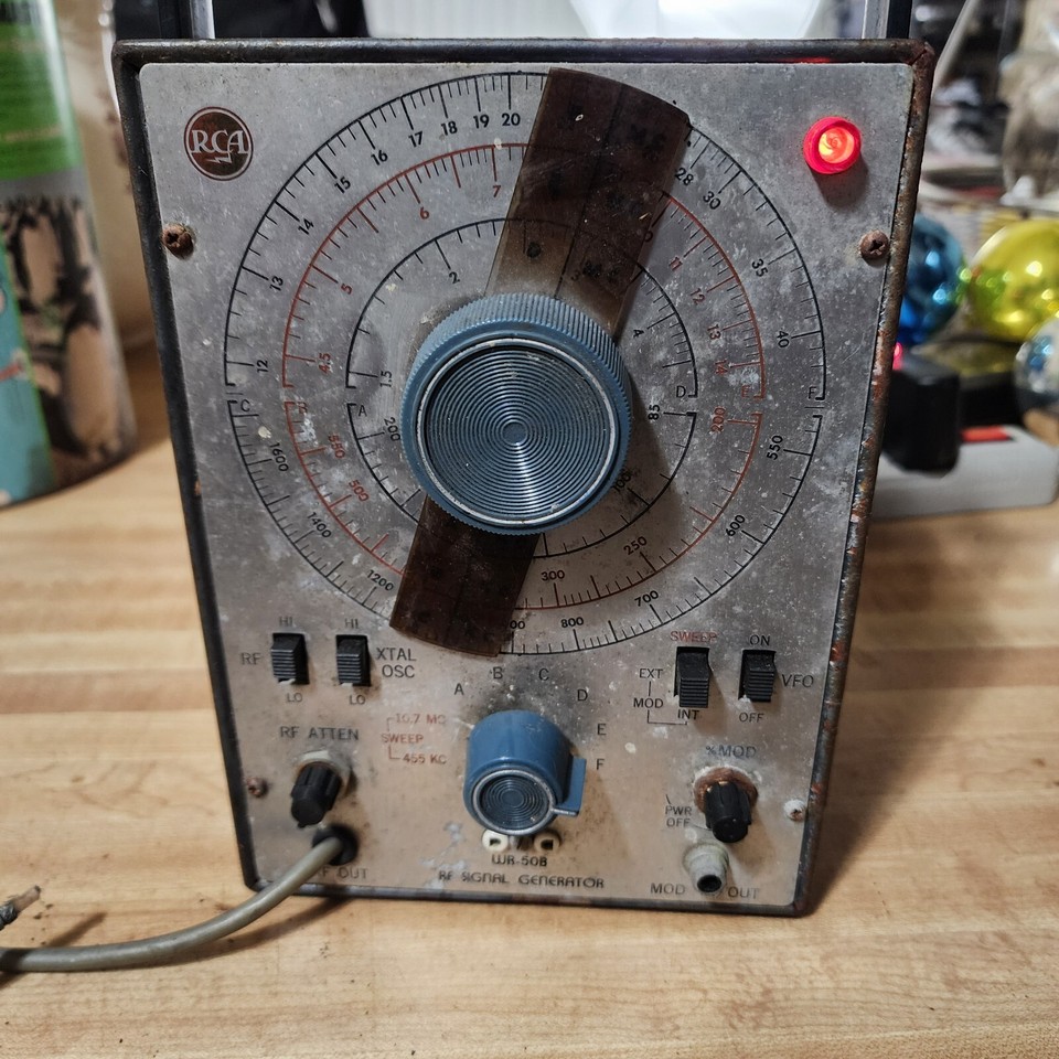 Vintage RCA RF SIGNAL GENERATOR Type WR-50B 105-130 volts 50-60 Hz 15W ...