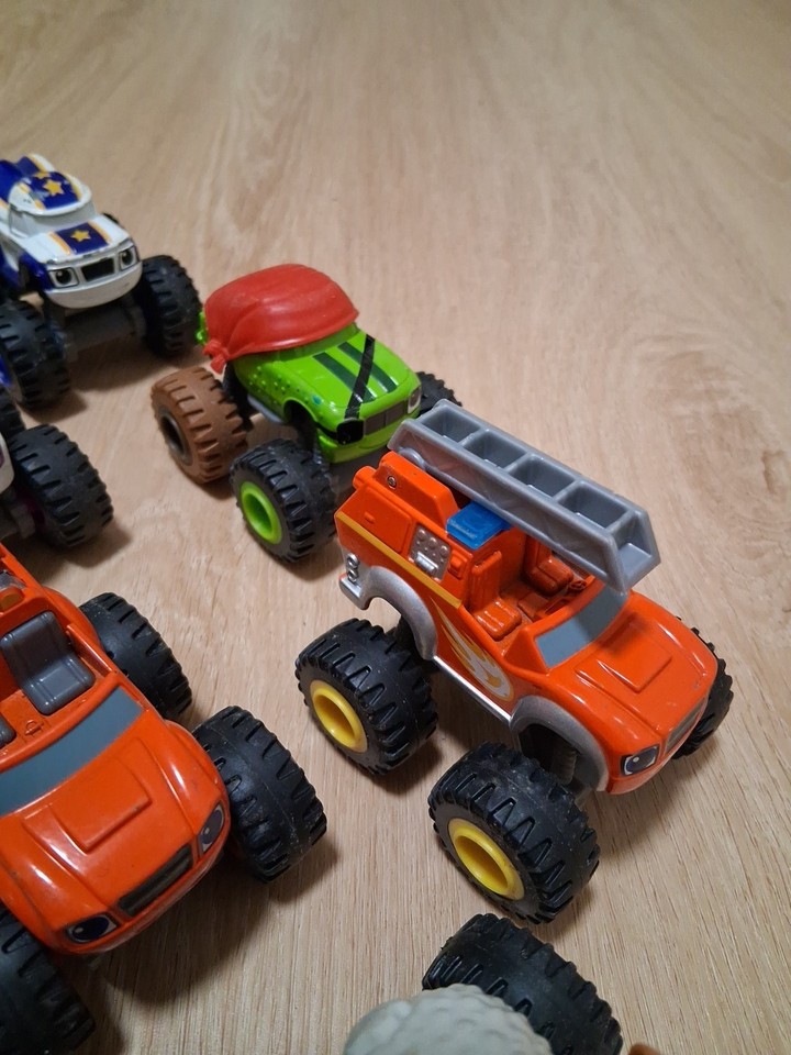 Blaze and the monster machines truck lot Zeg Worker Bighorn Set Of 12 ...