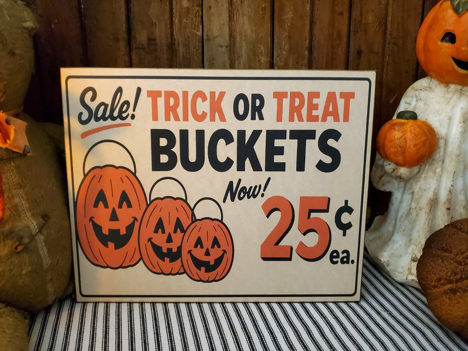 RETRO VINTAGE OLD MODERN STYLE HALLOWEEN TRICK TREAT 25 CENT BUCKETS ...