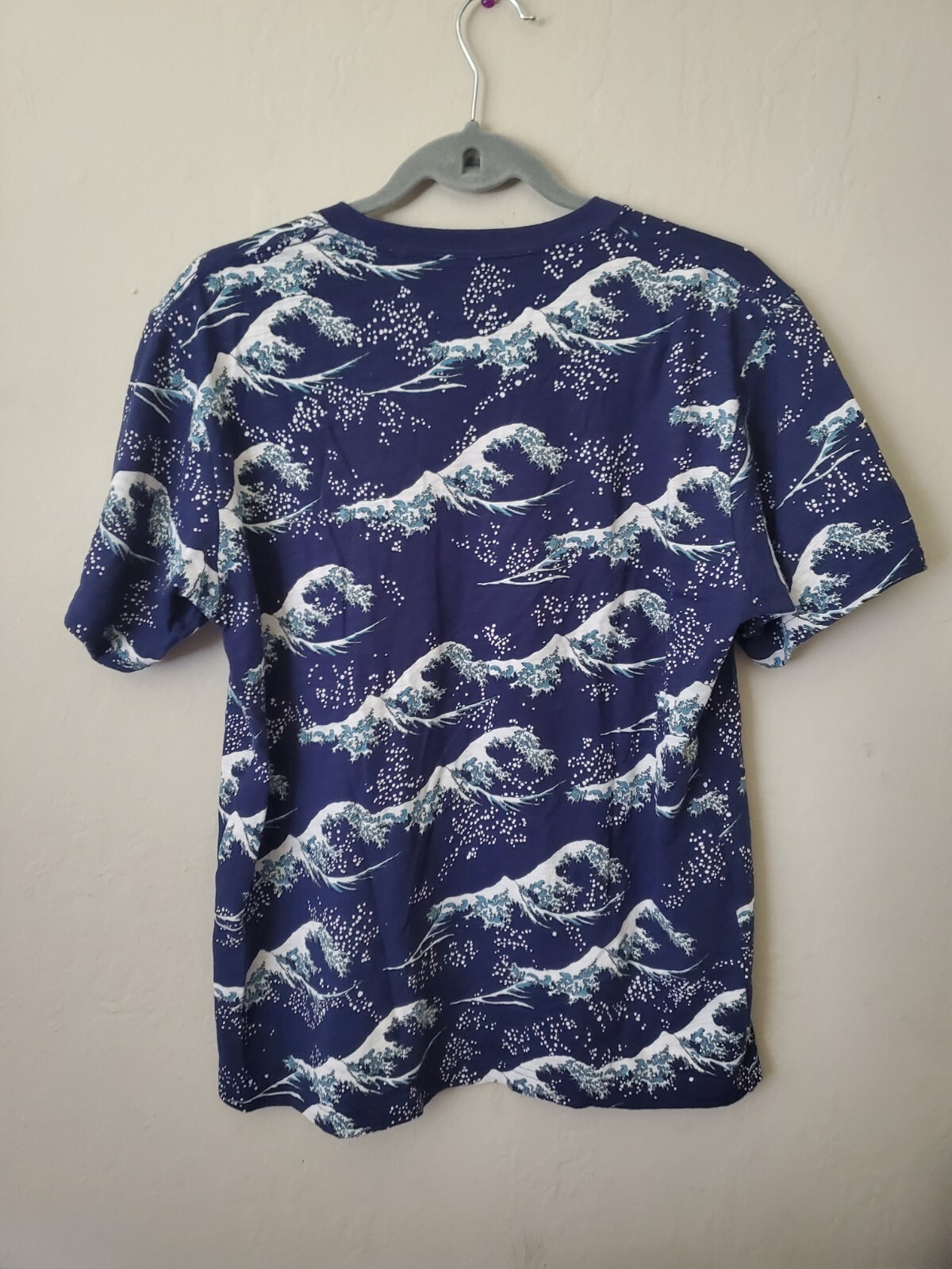 UNIQLO Mens Tshirt Blue M Hokusai Blue Great Wave Off Kanagawa | eBay