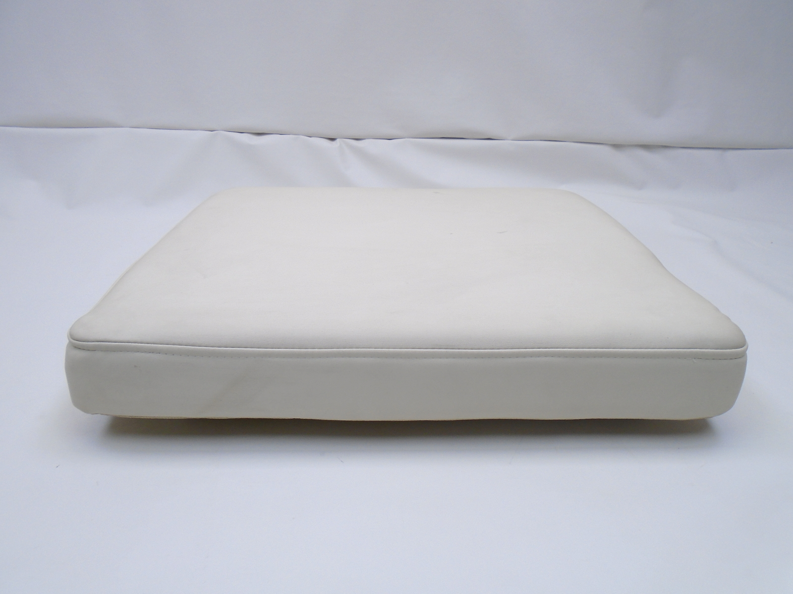 PARKER 28 V- BERTH WALK AROUND CUSHION 165530 - 17 OFF WHITE MARINE ...