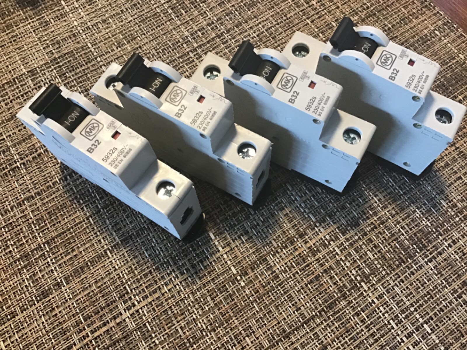 MK sentry 5932s 32amp TYPE B MCB CIRCUIT BREAKER 6KA BS EN 60898 SENTRY ...