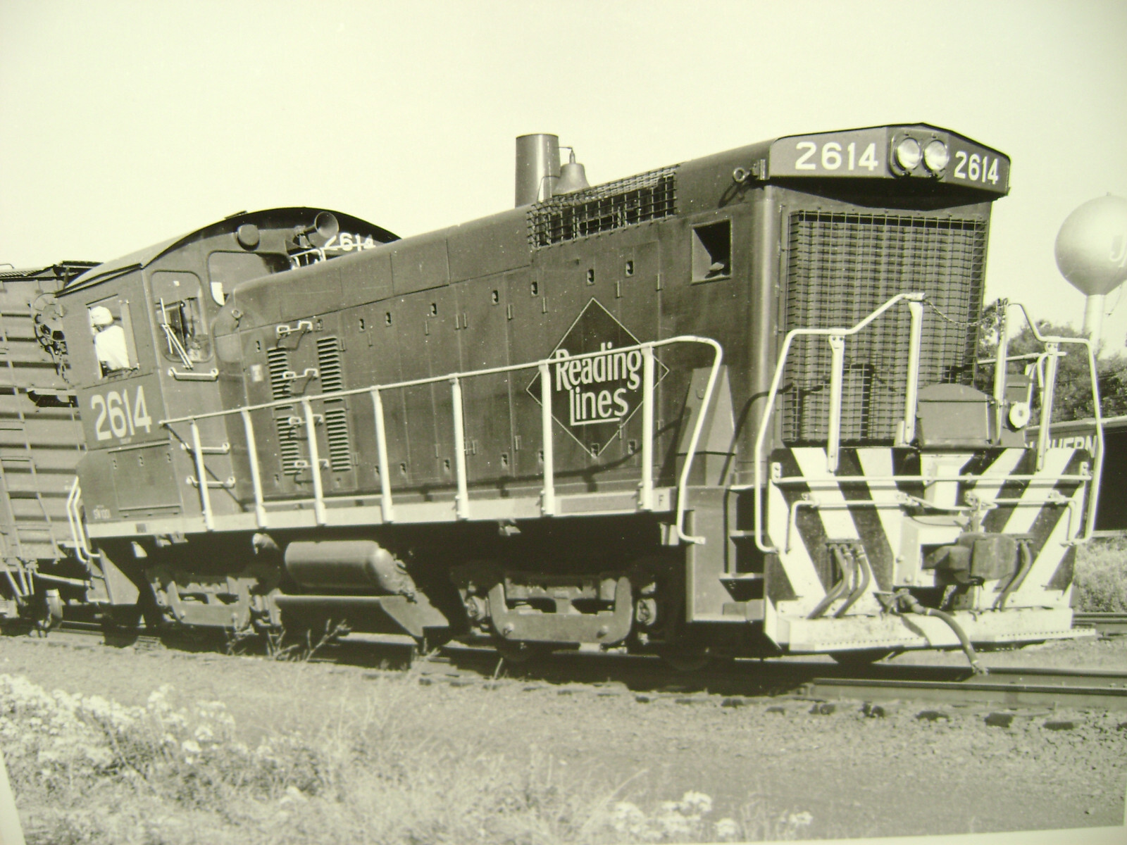 ORIGINAL KODAK 8"X 10" TRAIN PHOTO LOCO READING CO SW1001 AT MANVILLE ...