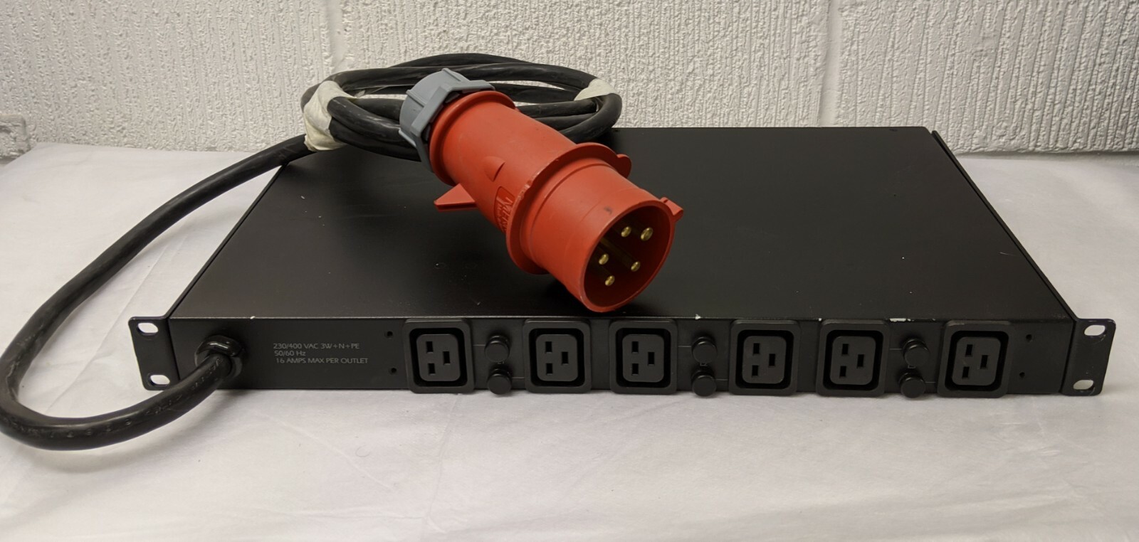 APC Rack PDU Basic 1U 3 Phase 22kW 400V 6 x C19 AP7526 | eBay UK