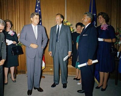 JOHN KENNEDY SEES JAMES ROWLEY SWORN IN HEAD SECRET SERVICE 8X10 PHOTO ...