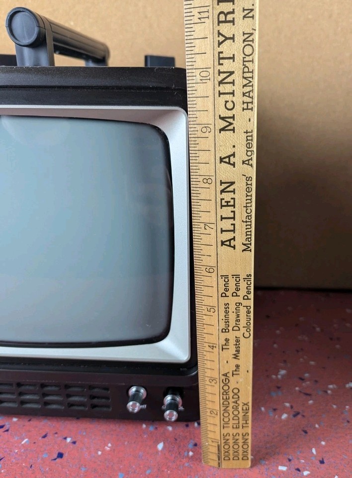 Vintage 1984 RCA Analog Portable Television TV Wood Grain 9” Inch NO ...