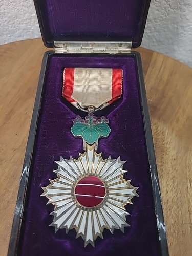 Vtg WWII Japanese Order of the Rising Sun 5th Class Medal Beautiful ...