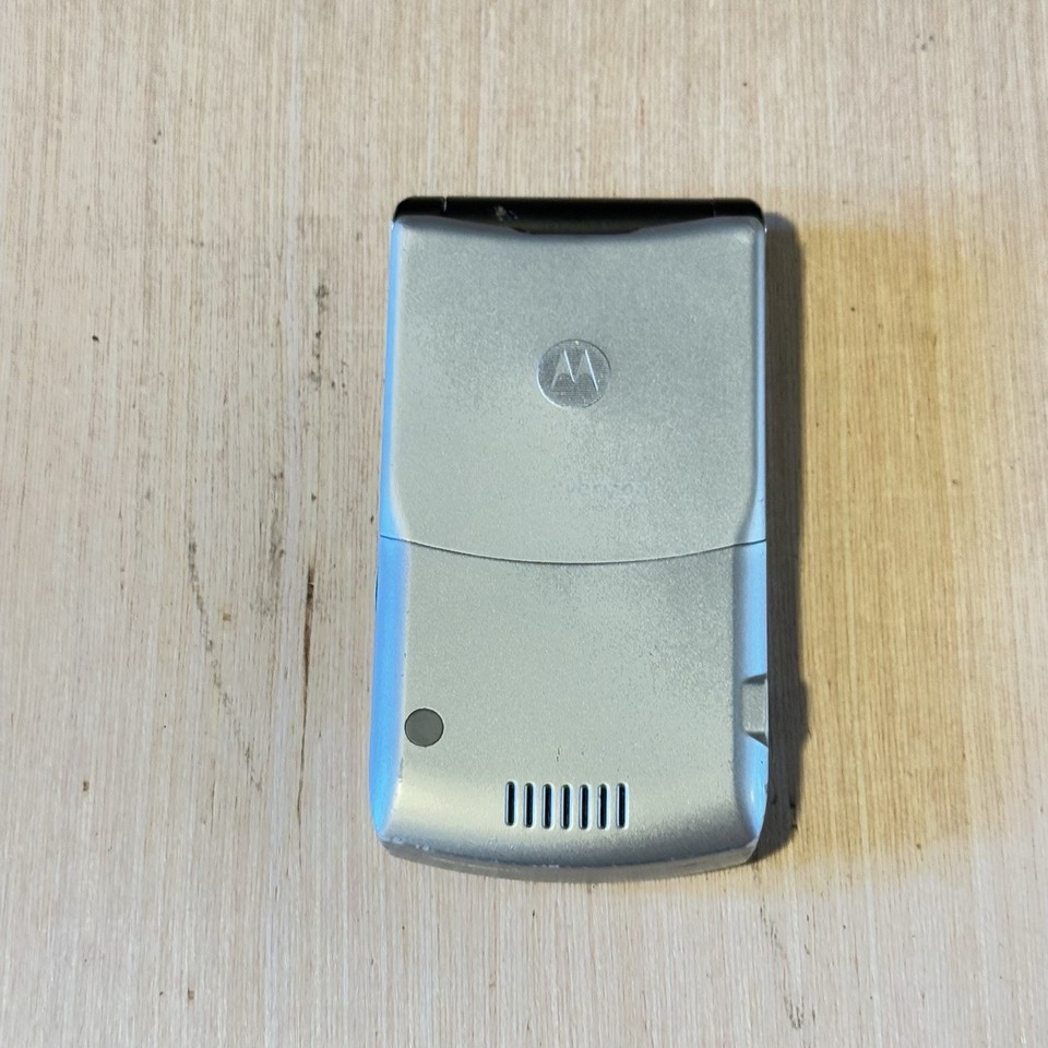 Motorola RAZR V3M Silver Flip Phone Turns On “UNTESTED” Buy/Sold As Is ...