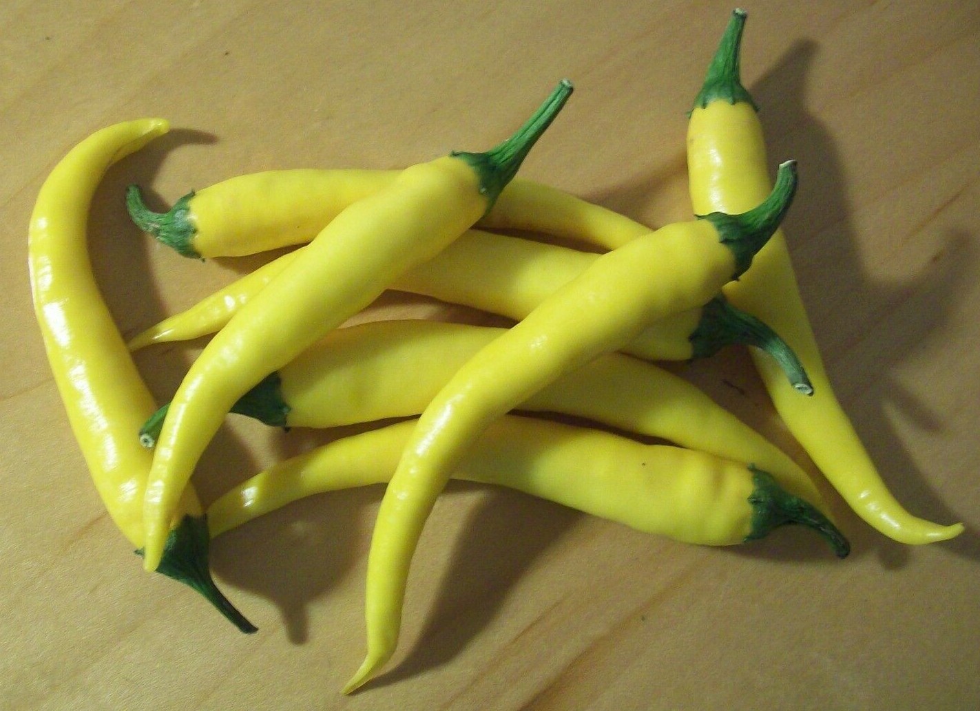 YELLOW CAYENNE HOT PEPPER SEEDS 50+ SEEDS RARE very productive NON GMO ...