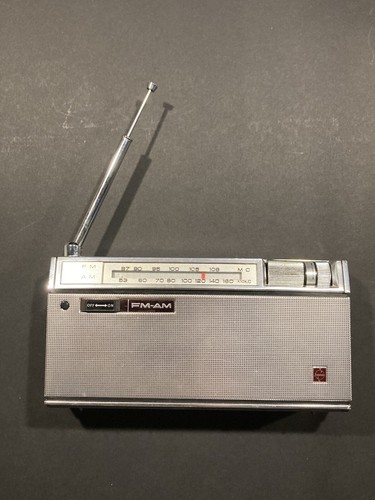 Nice Panasonic AM/FM Transistor Radio model RF-800. TESTED AND WORKS ...