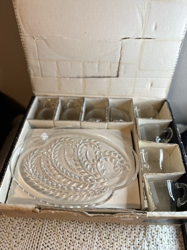 Federal Glass Vintage Hospitality Snack Set NOS Four Plates and Eight ...