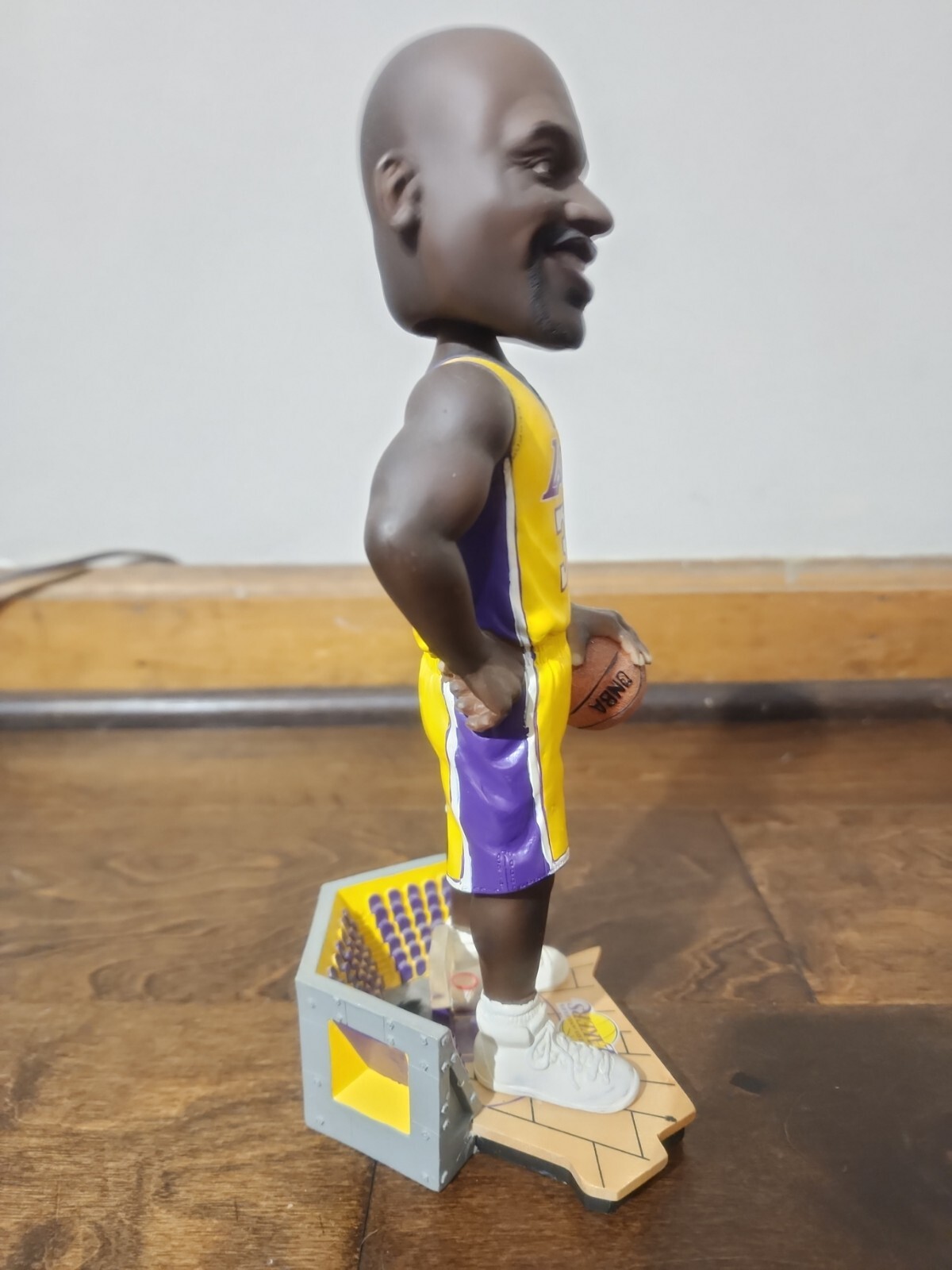 FOREVER COLLECTIBLES Los Angel Lakers 2002 SHAQUILLE O’Neal Bobblehead ...