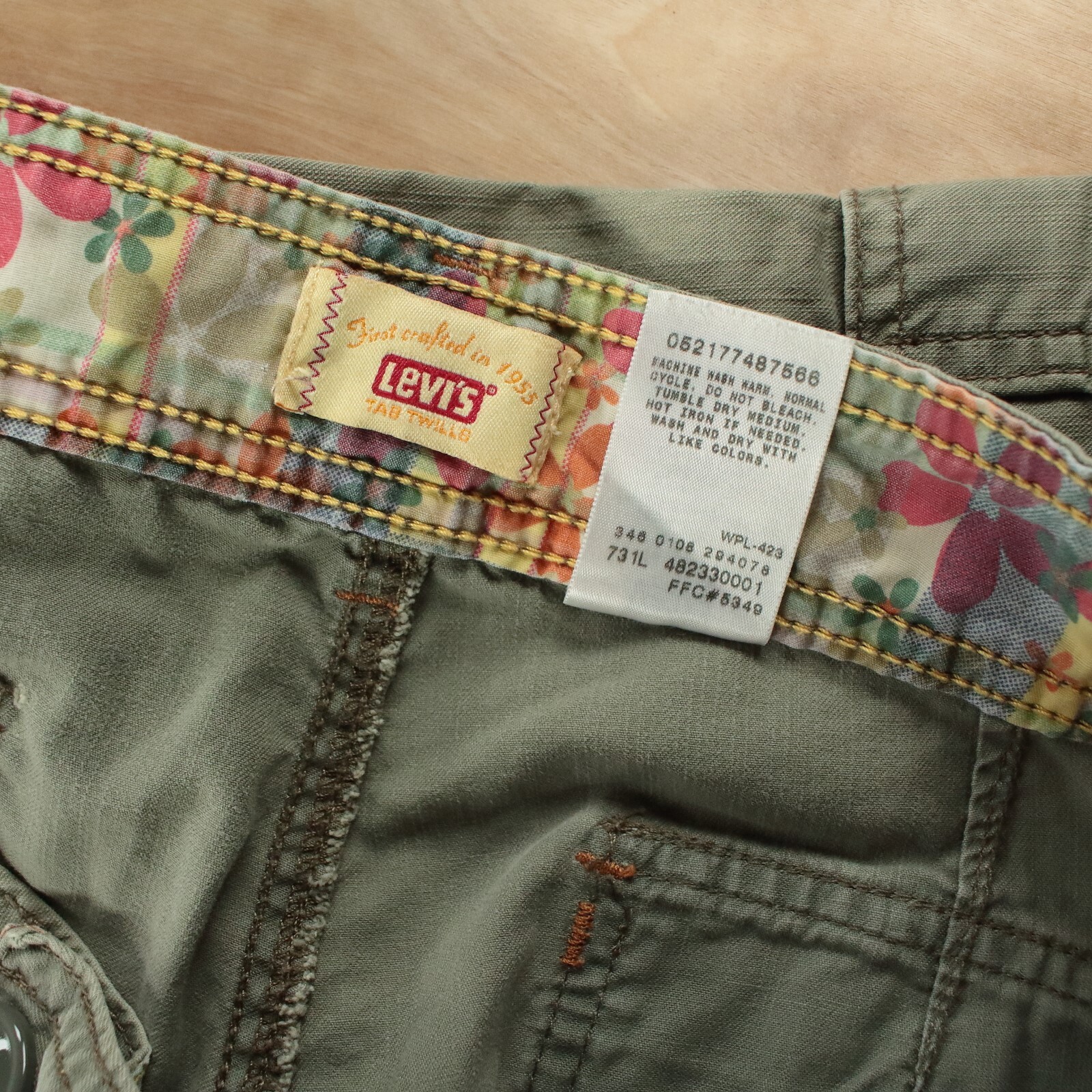 2008 LEVI'S Tab Twills military surplus cargo capri p… - Gem