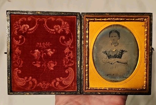Antique Leather Round Tooled Tintype Daguerreotype ? Picture Frame ...