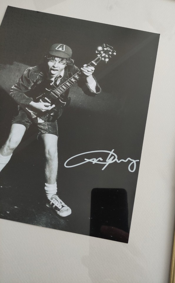 ANGUS YOUNG SIGNED AUTOGRAPHED PHOTO 8X10 RARE | eBay