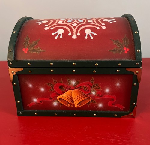 Animated Christmas Music Chest/Box We Wish you a Merry Christmas Figgy ...