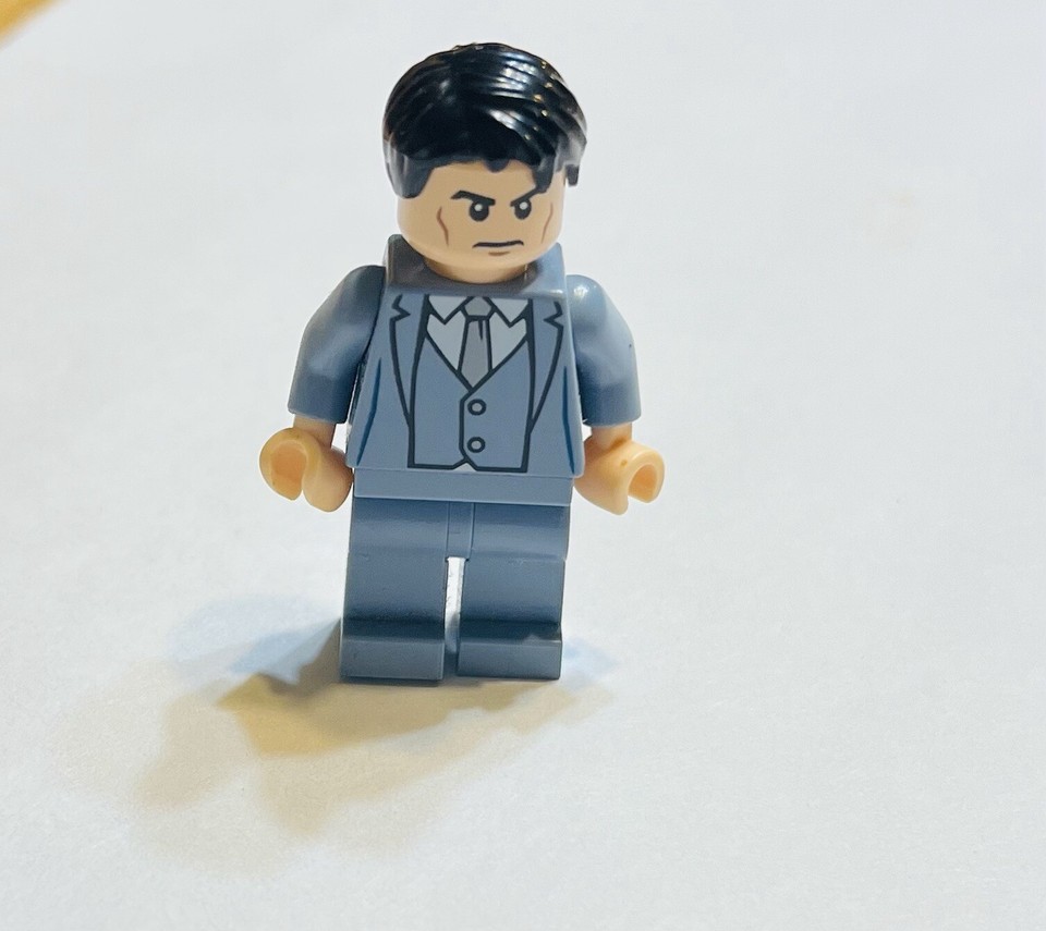LEGO Bruce Wayne Minifigure 6860 Light Blue Gray Suit DC SuperHeroes | eBay