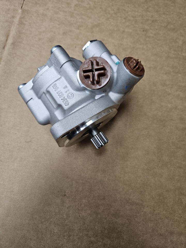 Freightliner Genuine Power Steering Pump 14-20739-002 | Genuine OEM