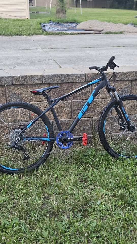 GT Aggressor Pro Mountain Bike 27.5 - Mountain Bike (Black) - Great ...