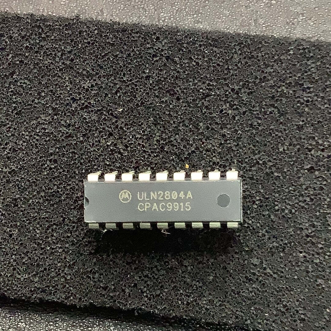 Motorola Uln2804 8 NPN Darlington 18 Pin DIP NOS Inven Surpl P/n ...