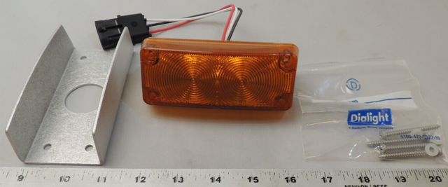 Dialight 18 Series Amber Side Turn Lamp 3 Wire P/n 18001AB Park Marker ...