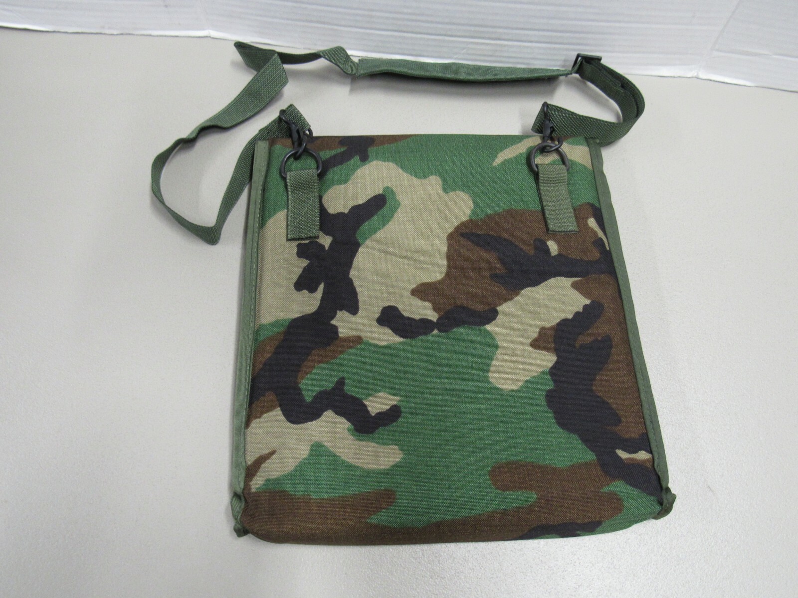 US GI Map Photograph Case w/ Strap Woodland Camo 2005 NSN 8460-00-368 ...