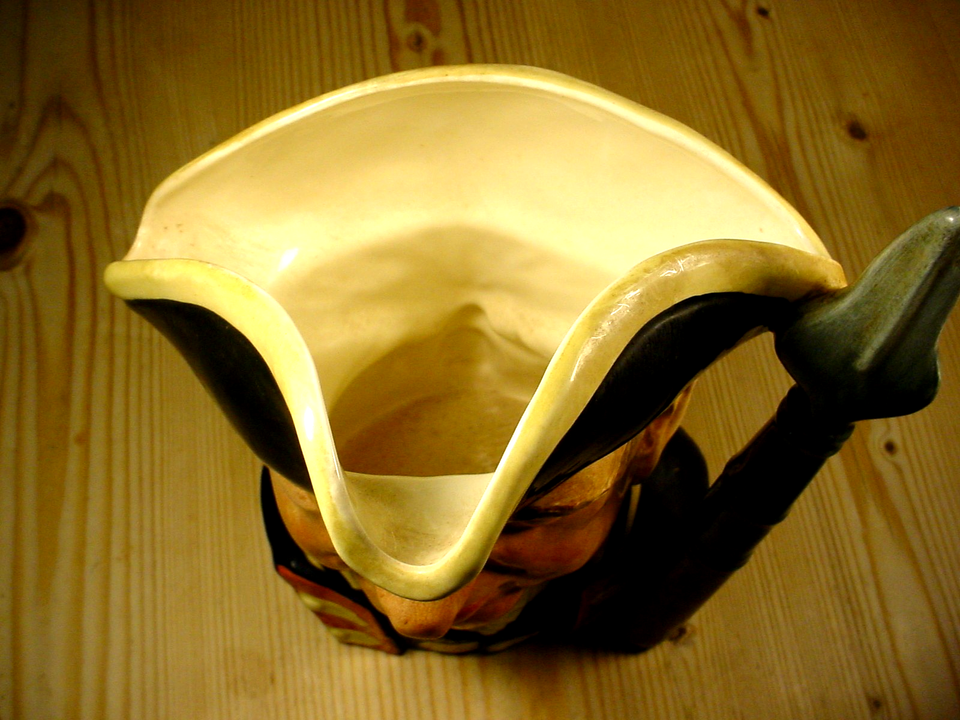 Royal Doulton Williamsburg "Guardsman" Character Jug D6568 | eBay UK