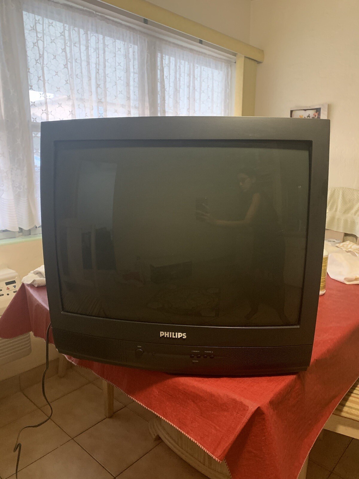 Philips 2002 25" CRT Color Television/TV Great for Retro Gaming, Remote ...