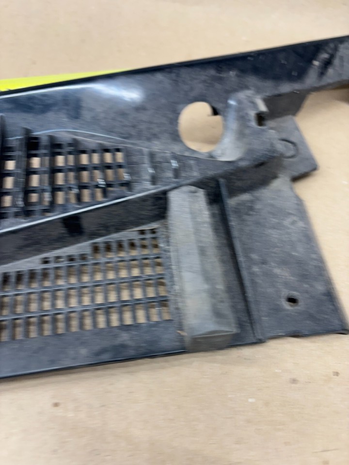 NICE 1988 1991 97 1998 CHEVROLET OBS GMC WINDSHIELD WIPER COWL PANEL ...