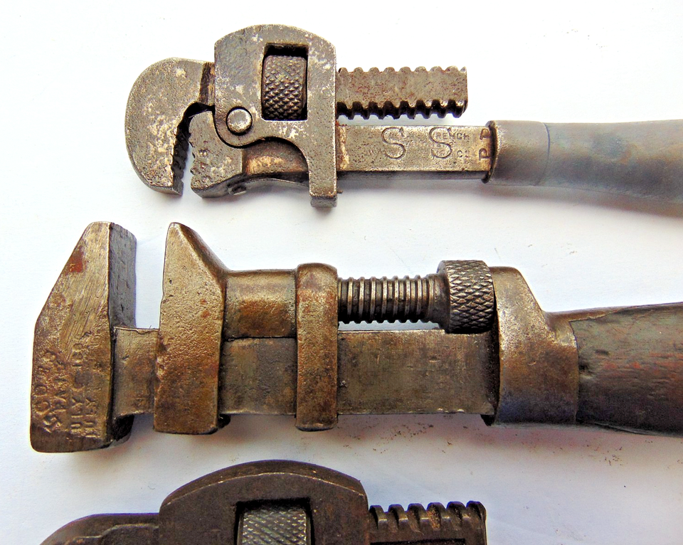FOUR Vintage SMALL PIPE WRENCHES - Mini Size OLD TOOLS - STILLSON etc ...
