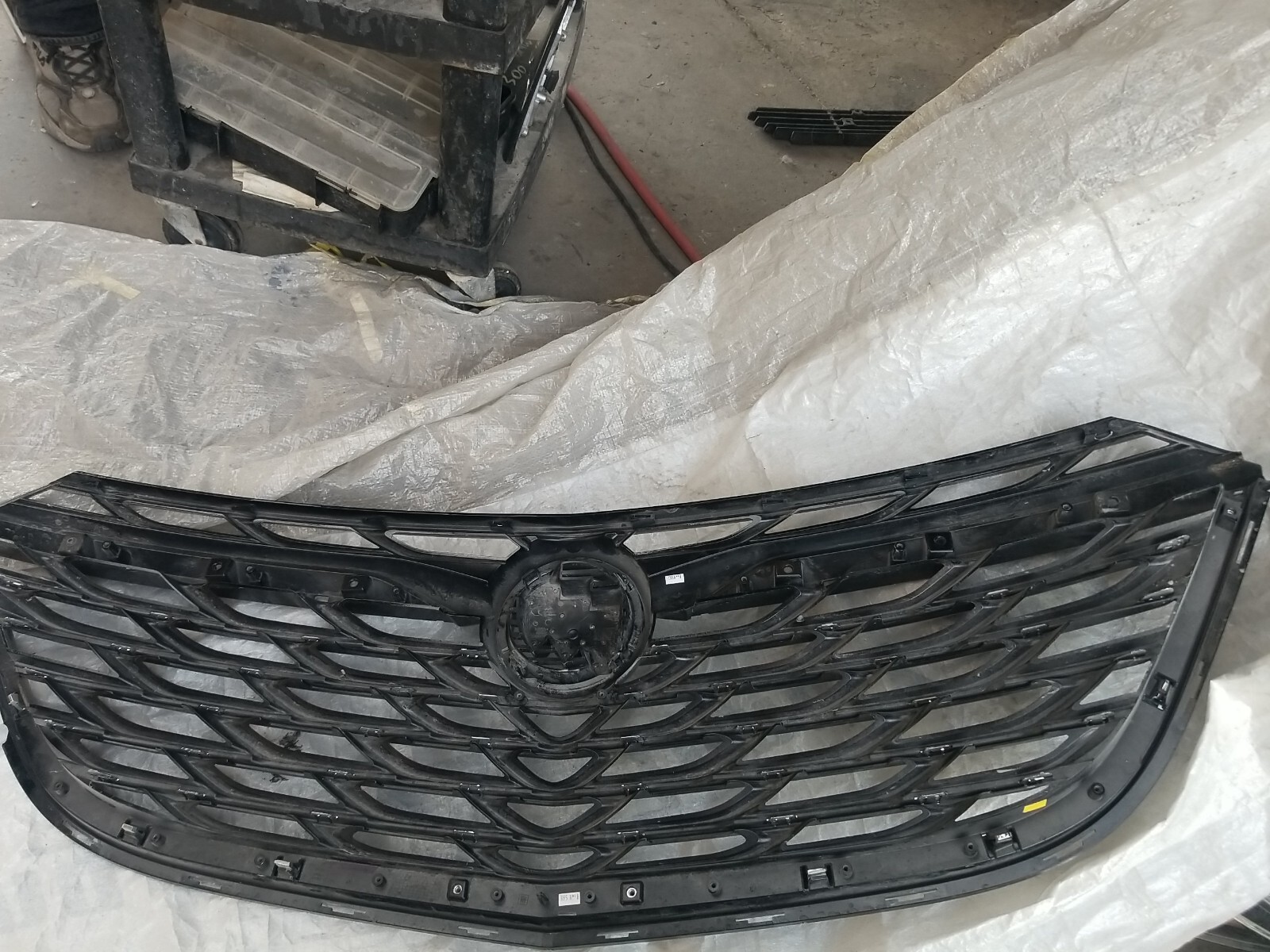 2022-2024 Buick Enclave Front Grille Assembly OEM