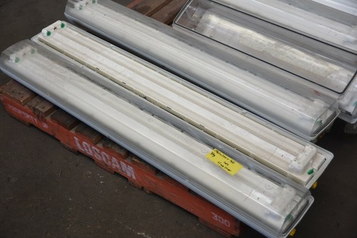 Cooper Electric Explosion protected fluorescent hazardous area light ...