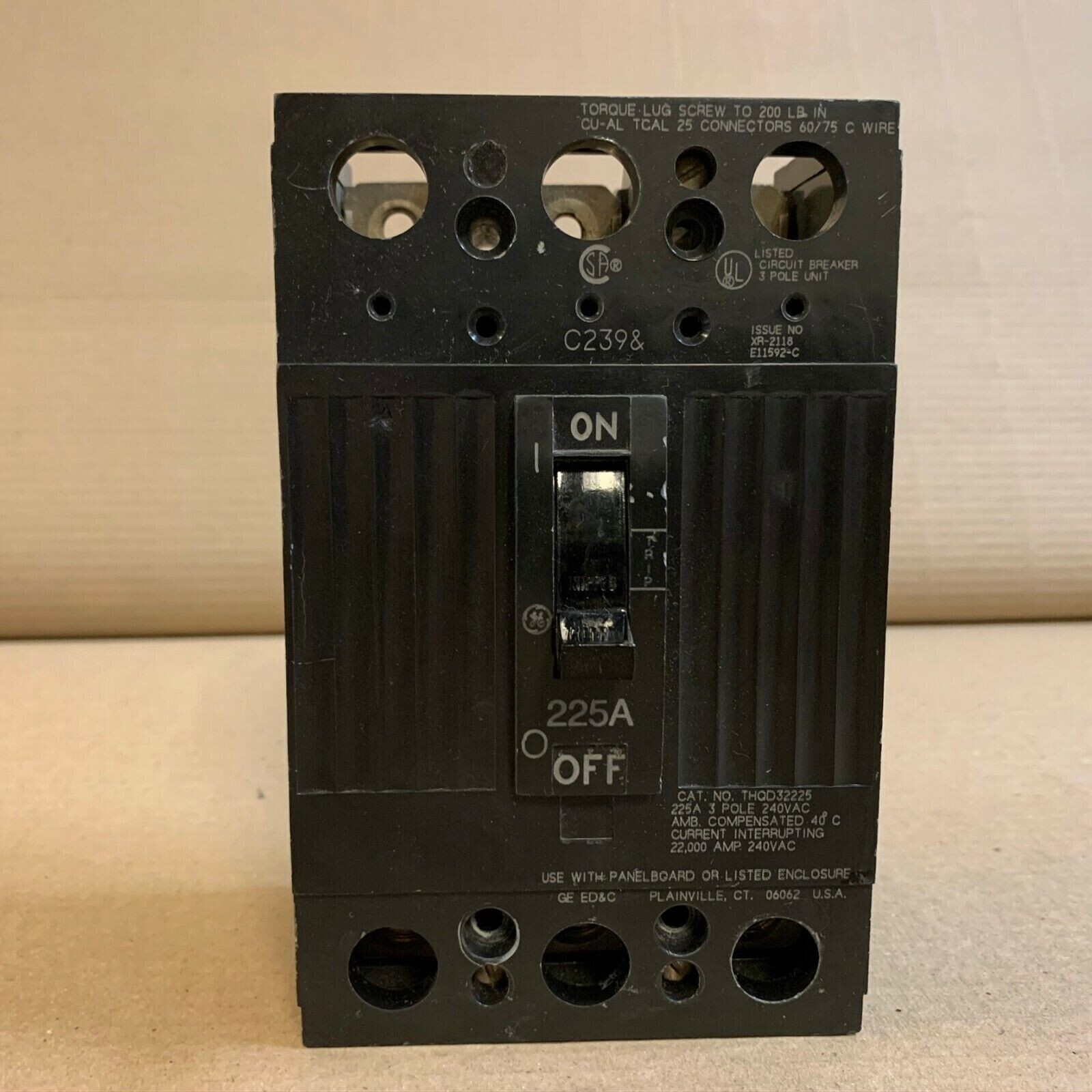 THQD32225 General Electric GE. THQD Circuit Breaker 3 Pole 225 Amp 240V ...