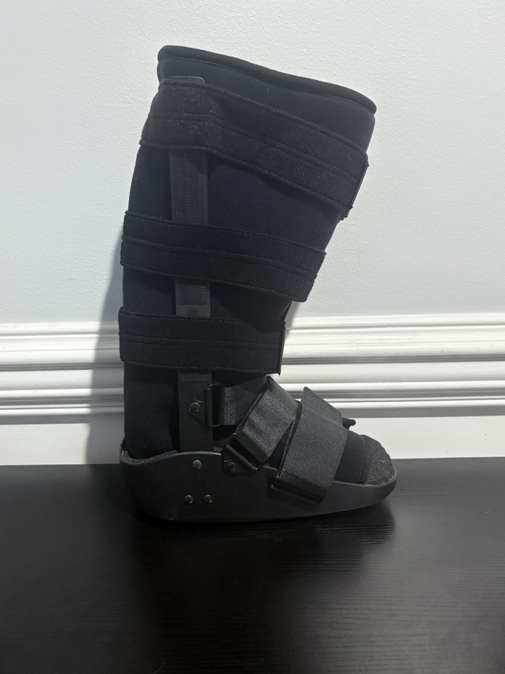 DonJoy MaxTrax Air Ankle Walker Brace, Black Walking Boot - Size Medium ...